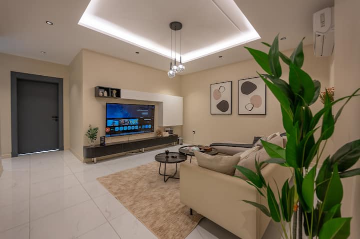 Stylish 3br | Big Living Room | 65 Tv | Sh-13 - Jeddah