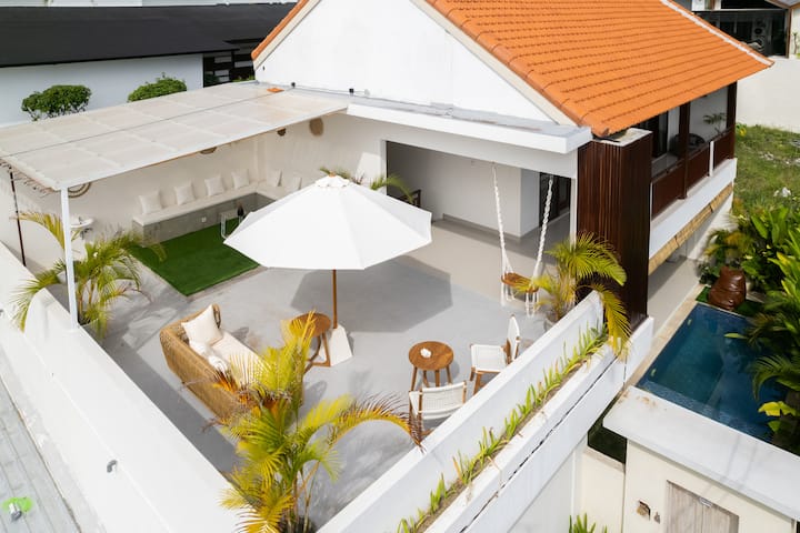 4br Villa In The Heart Of Canggu | Walk To Beach. - Australien