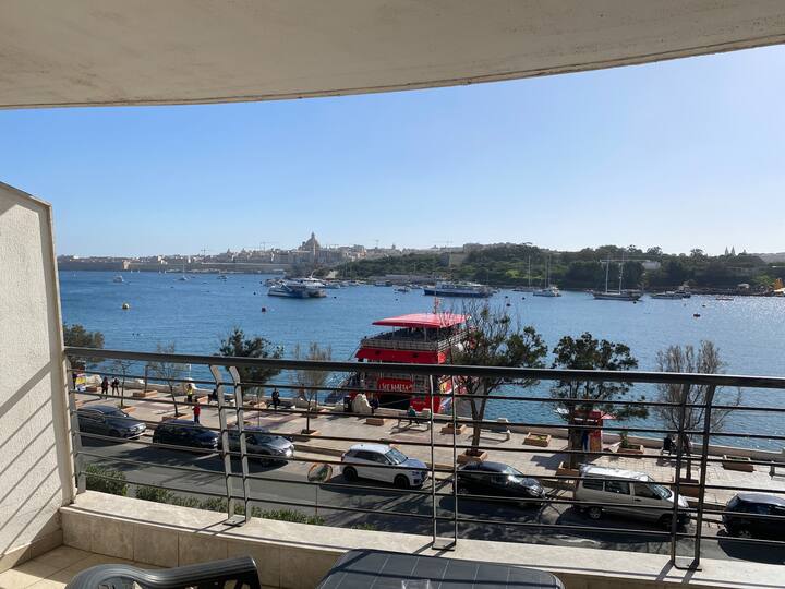 Seafront Harbour Haven - Steps To Ferry And Shops - バレッタ