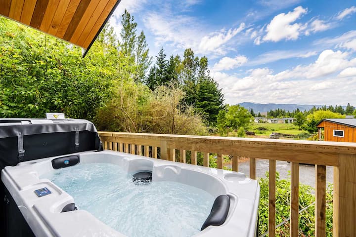 Little Nest | Hot Tub Under The Galaxy + Fireplace - Lake Tekapo, New Zealand