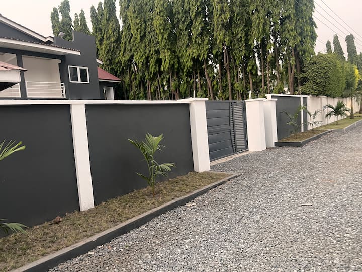 Exquisite Condo In A Serene Area - Accra