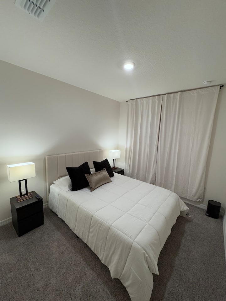 Private Room Near Disney Parks & Shopping Plaza - Davenport, FL