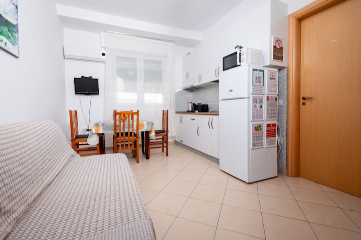Vlora Promenade Studio | 3-5 Guests | Beach Access - Vlora