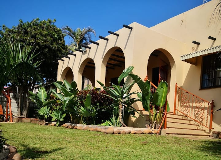 10 Sleeper House Close To Beach - Hibberdene