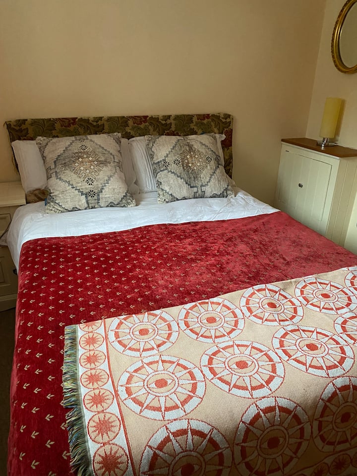 Room In 2 Bedroom Town House, Market Square - Shrewsbury