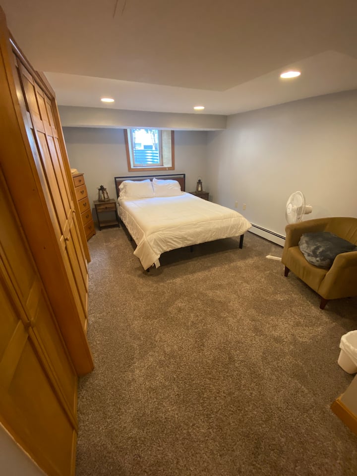 Beautiful Garden Level Apartment - Weston, MA