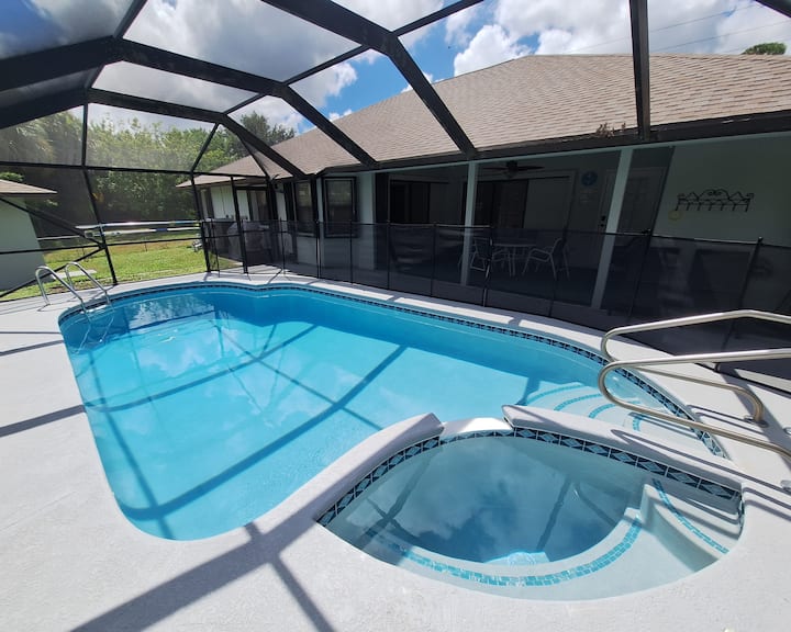 Private Oasis! Heated Pool, Fenced Yard, And Bbq - Sebastian, FL