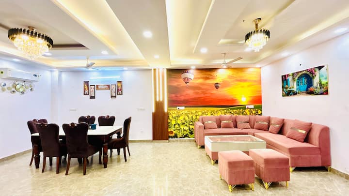 Modern & Sleek Luxury Vibe Near Airport - New Delhi Indira Gandhi Airport (DEL)