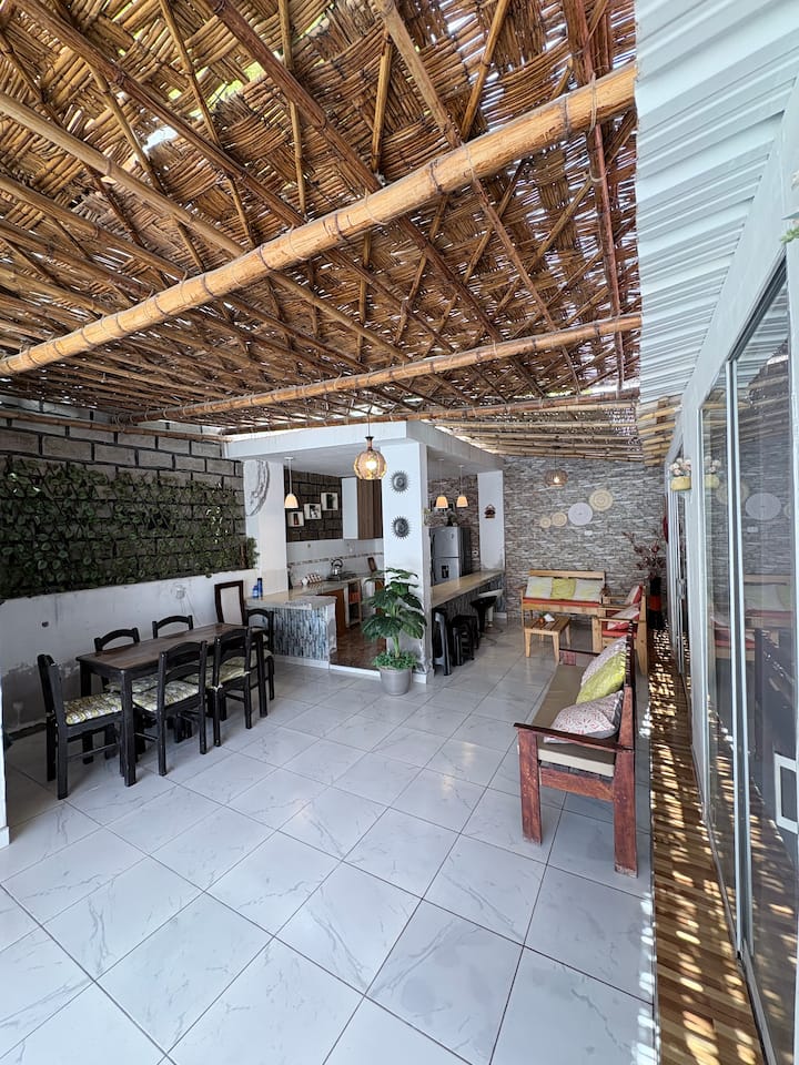 Casa Grande Con Perfecta Ubicación Cerca Al Mar - Camaná