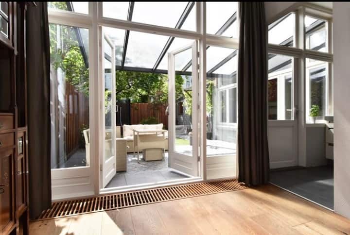 Modern Huis Met Gezellige Tuin - Hook of Holland