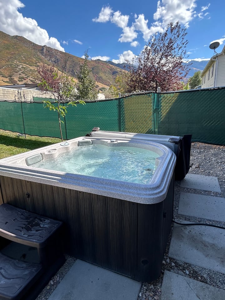 Cottonwood Heights Townhome: Walk To Stores & Ski - Sandy, UT