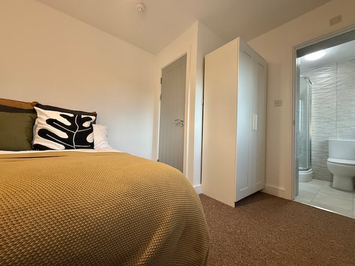 Shirley Double En-suite - Room 2 - Birmingham