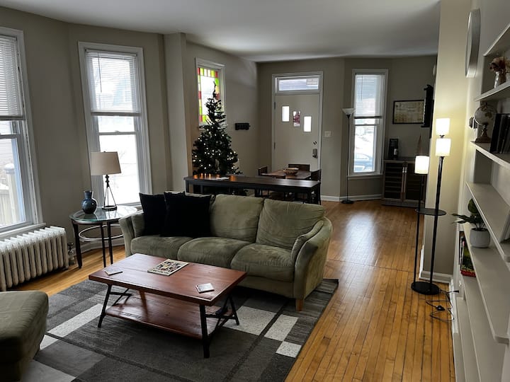 East Side Duplex-cozy Lower Unit - Fiserv Forum