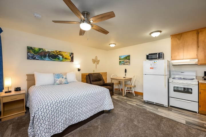 The Semi Aquatic Suite - Walk To Beach - Brookings, OR