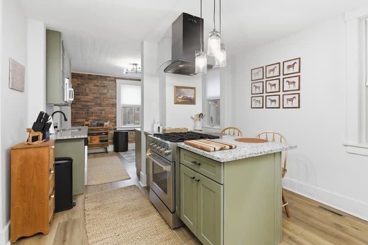 Walkable City Cottage House - Pittsburgh