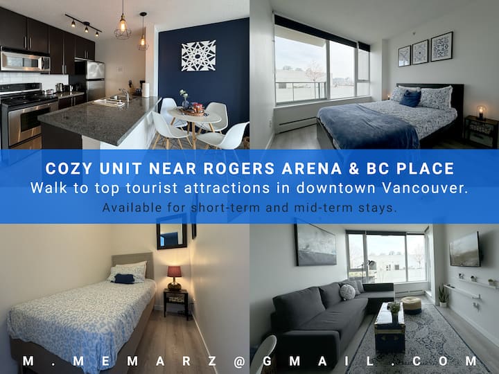 Stylish Downtown 1 Bedroom+ Den W/parking - Vancouver