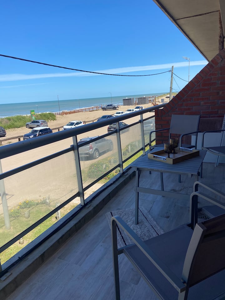 Espectacular Depto. Frent Mar. Ascensor Y Coch. - Pinamar