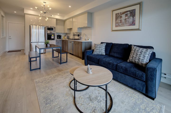 Cozy Modern Apartment In Surrey - Surrey