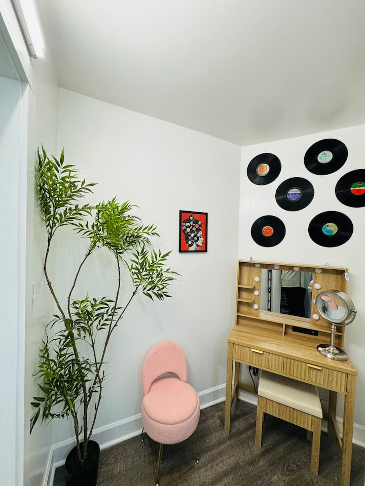 Retro Retreat (Pets Welcome) - Wilson, NC