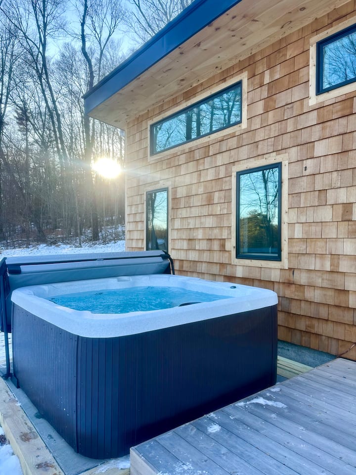 Modern Cabin With Hot Tub Close To Skiing & Hiking - Catskill, NY