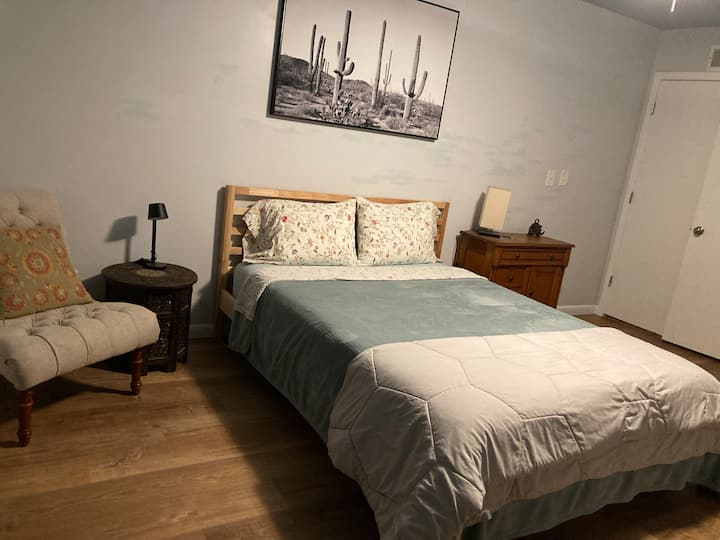Poolside Oasis: Queen Bed, Pvt Bath, Kitchenette - Casino Del Sol