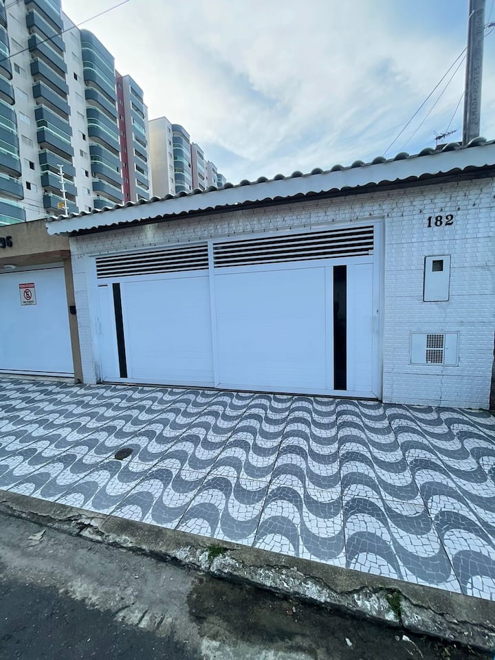 Casa Com Piscina A 450m Da Praia - Praia Grande