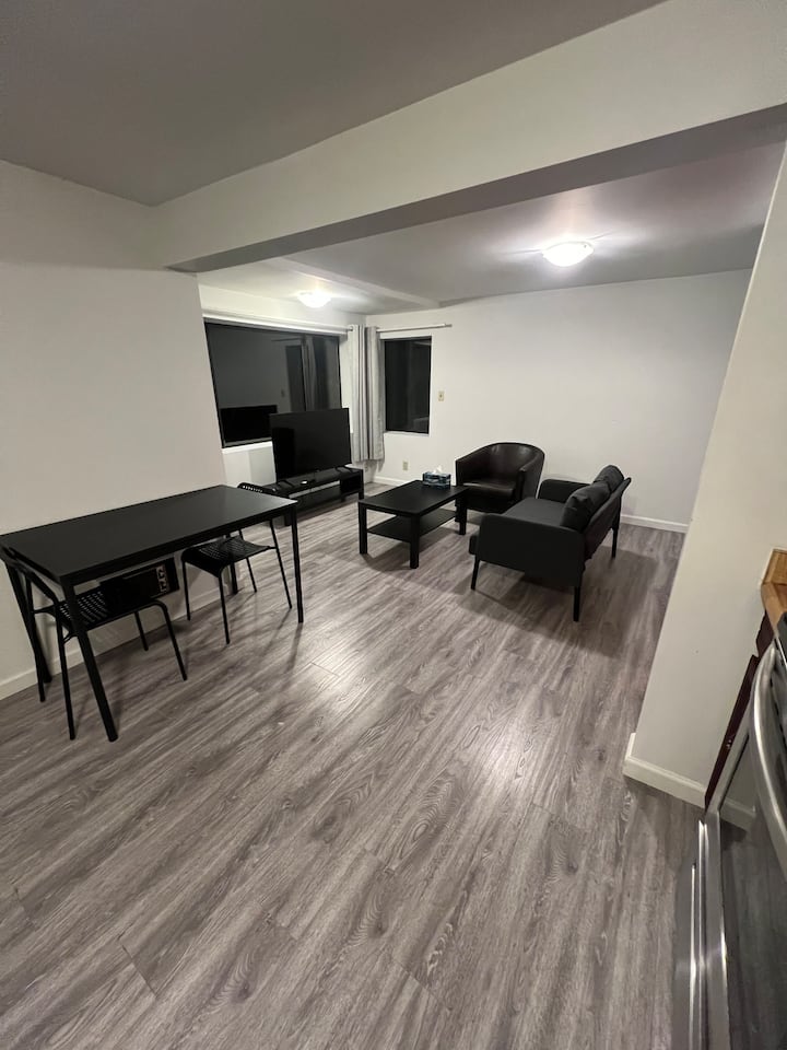 One-bedroom Suite West Vancouver - West Vancouver