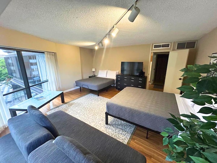 Stay In The Heart Of Honolulu + Free Parking - O‘ahu, HI
