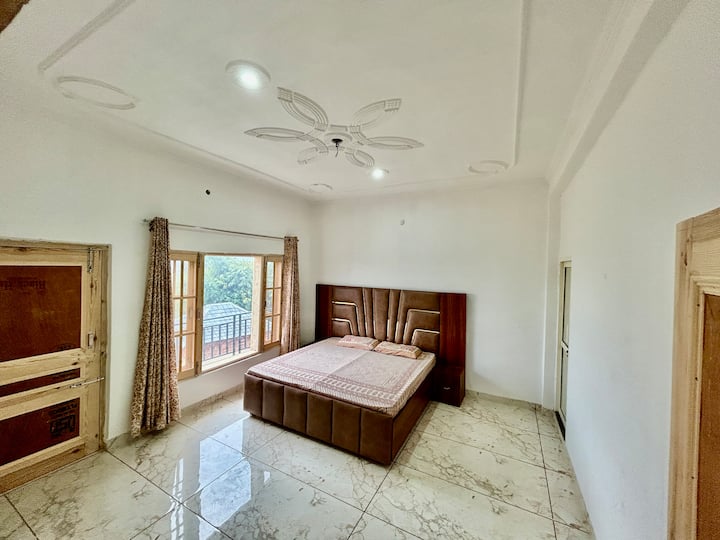 Hridaya Stays: A Heartfelt Escape - Palampur