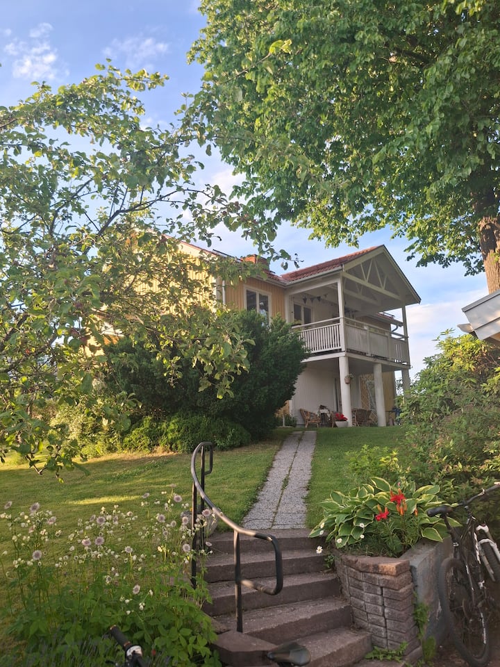 Stort Hus Med Katt I Falun - Falun