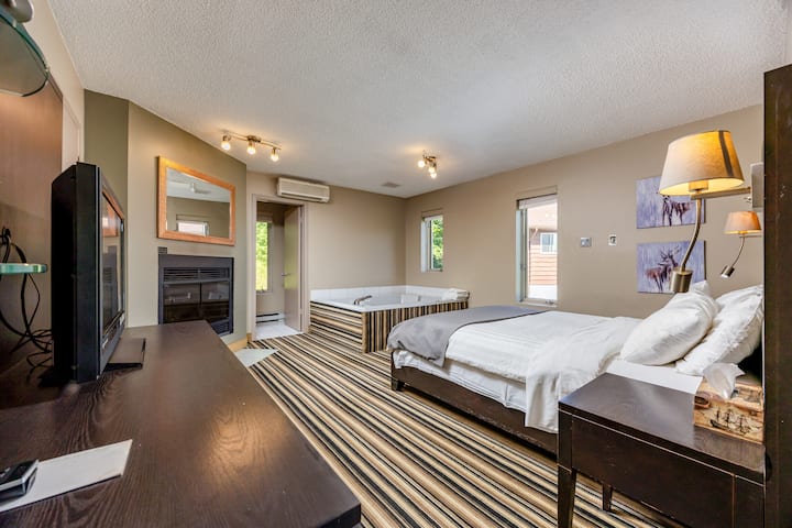 Suite With In-room Private Jacuzzi Mountain View - Saint-Sauveur