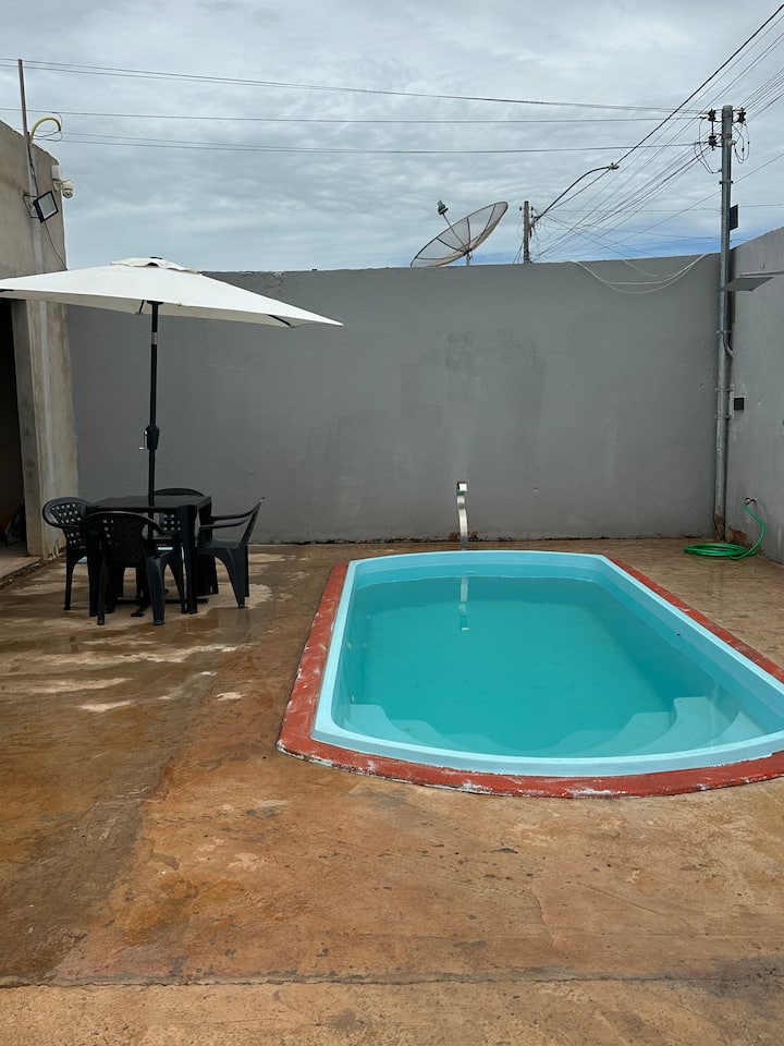 Casa Com Dois Quartos E Piscina Em Mineiros - Mato Grosso (estado)