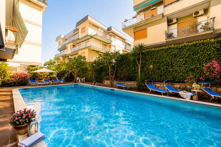 Sally Home - Shared Pool, Terrace, Walk To Center - Sorrento