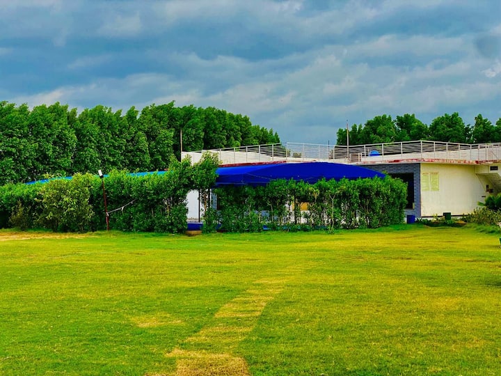 Logo Farmhouse - Karachi