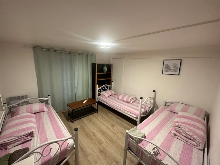 5号门。room For Three People - Parigi