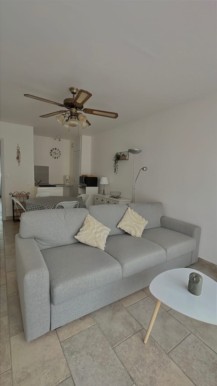 Beau F2 Proche Toutes Commodités - Fréjus