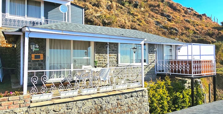 Niksenstays -Stone Chalet+jacuzzi+balcony+garden - Dhanaulti