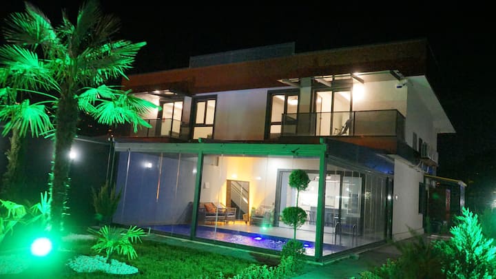 Rûza Sapanca Isıtmalı Kapalı Havuzlu Lüks Villa - Sakarya
