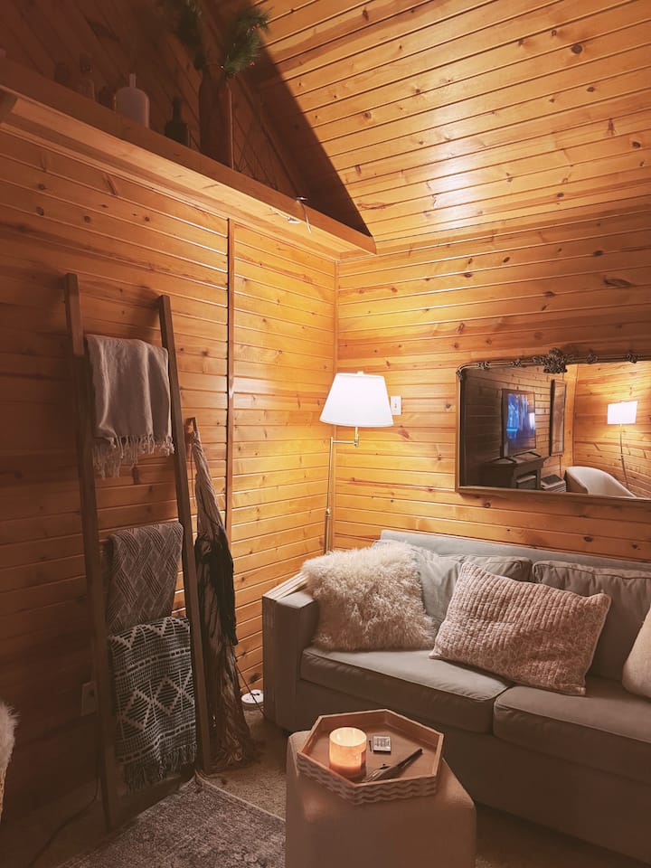 Harmony Hideaway: Cabin In Corning - Ohio