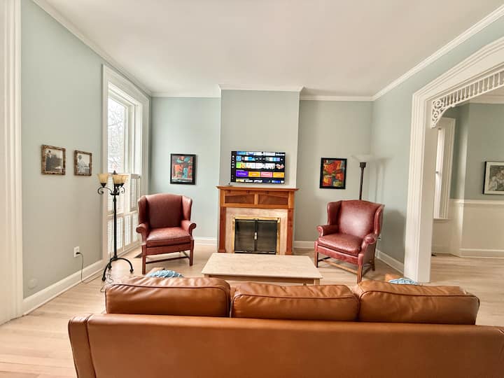 Spacious Home For Buffalo & Niagara Falls Visitors - Buffalo, NY