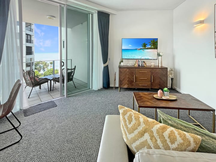 '81' Exclusive 1br Apartment W/carpark - Cairns