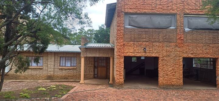 Bush And Bird Retreat. - Pretoria