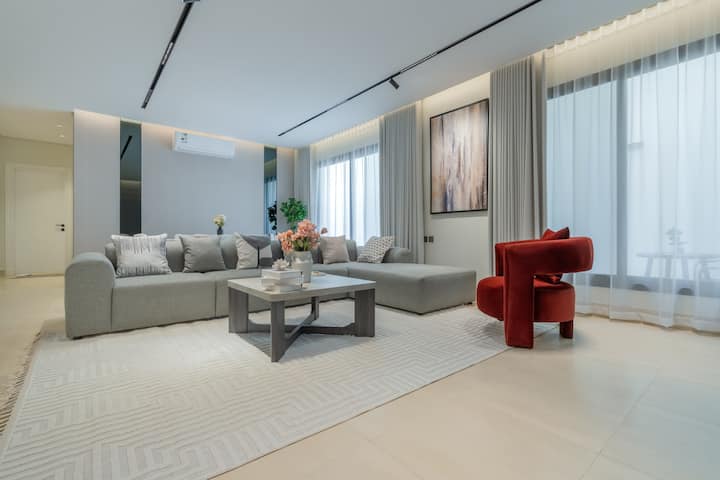 Spacious 2br Apt W/ Huge Living Room & Self Entry - Saudi Arabia