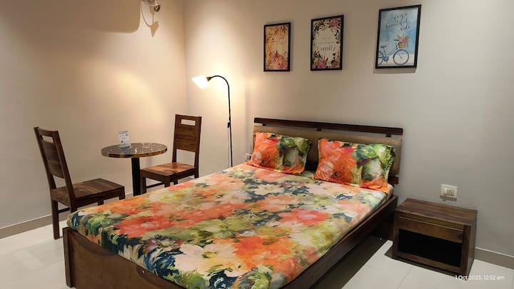 Gitanjali Nest | Room With Patio & Private Access - Ghaziabad