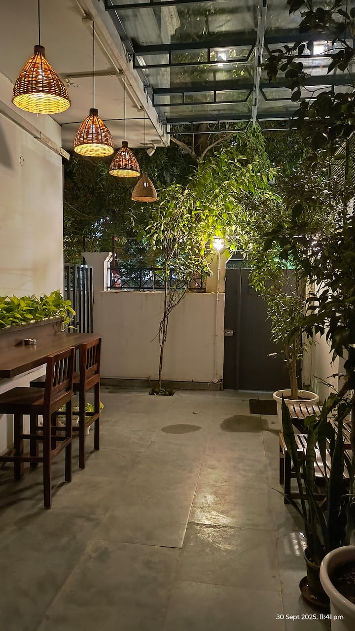 Gitanjali Studio Apt With Patio & Private Access - Ghaziabad