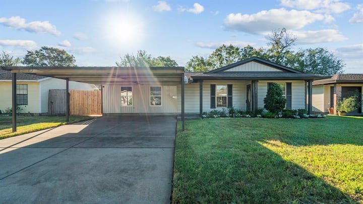 Cozy Home Near Hobby Airport - South Houston, TX