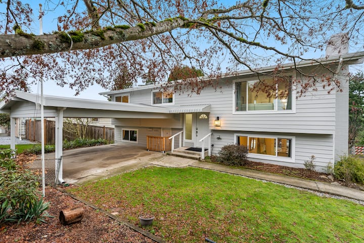 Burien Midcentury Lux | 3 Beds | 2 Mins To Airport - デ・モイン, WA