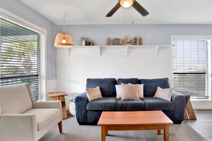 Coastal Comfort: Gulf Condo - Gulf Shores, AL