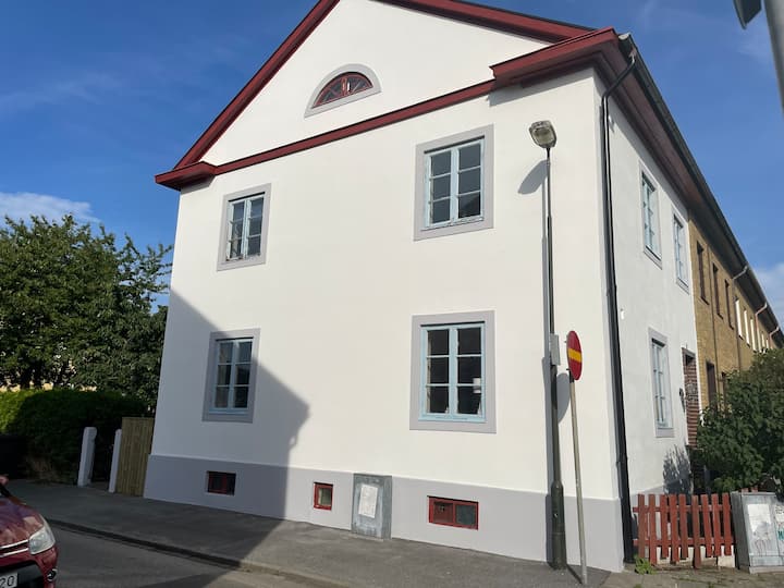 Charmigt 20-tals Hus M. Trädgård - Malmö
