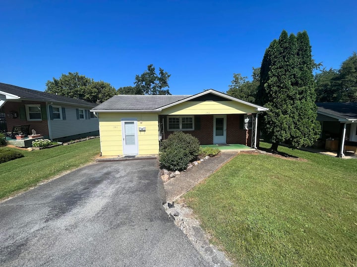 Modern Gump Home - Johnson City, TN